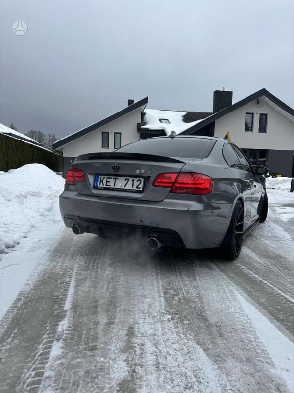 Grey BMW 335 2008 in Trakai, with an engine capacity of 2.99 L and mileage of 263 thousand km for 8700 €, photo 8 on AUTOMOTO.COM.LV