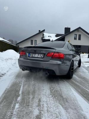 Grey BMW 335 2008 in Trakai, with an engine capacity of 2.99 L and mileage of 263 thousand km for 8700 €, photo 8 on AUTOMOTO.COM.LV