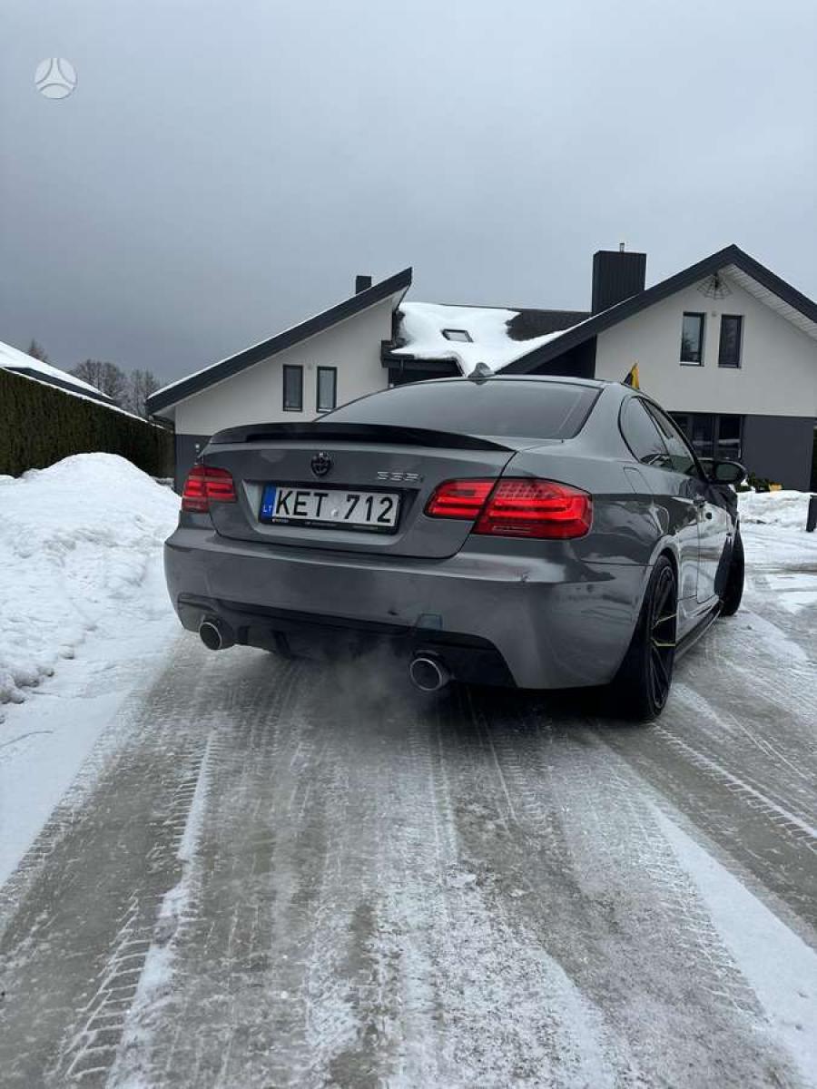 Grey BMW 335 2008 in Trakai, with an engine capacity of 2.99 L and mileage of 263 thousand km for 8700 €, photo 8 on AUTOMOTO.COM.LV
