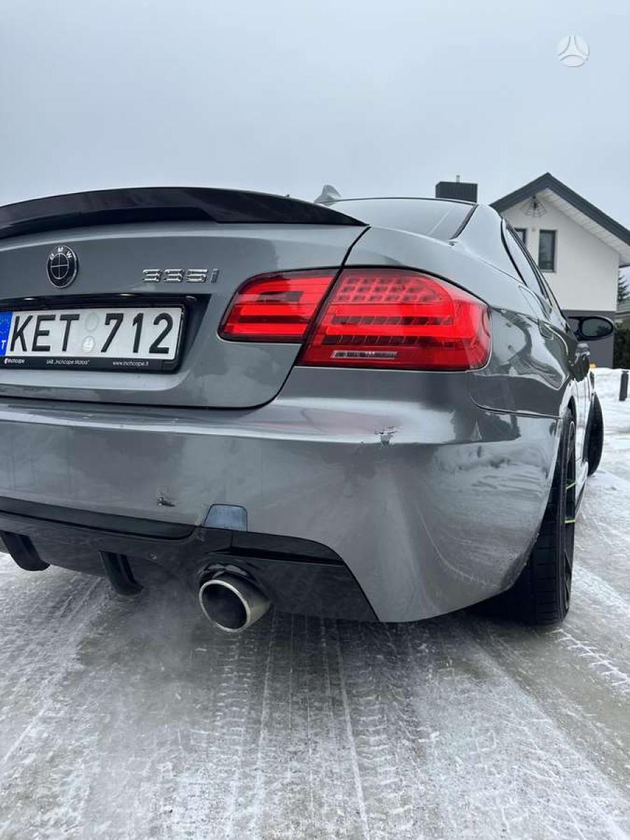 Grey BMW 335 2008 in Trakai, with an engine capacity of 2.99 L and mileage of 263 thousand km for 8700 €, photo 9 on AUTOMOTO.COM.LV