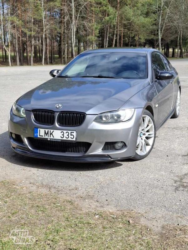 Pelēks BMW 335 2009 Mažeikiai, ar dzinēja tilpumu 3.00 L un nobraukumu 223 tūkst. km par 10000 €, foto 4 vietnē AUTOMOTO.COM.LV