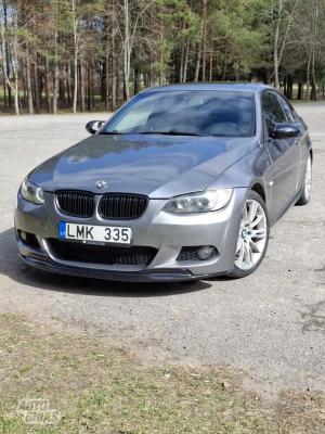 Pelēks BMW 335 2009 Mažeikiai, ar dzinēja tilpumu 3.00 L un nobraukumu 223 tūkst. km par 10000 €, foto 4 vietnē AUTOMOTO.COM.LV