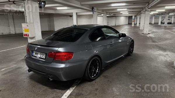 Pelēks BMW 335 2009 Liepāja, ar dzinēja tilpumu 3.00 L un nobraukumu 228 tūkst. km par 9600 €, foto 3 vietnē AUTOMOTO.COM.LV