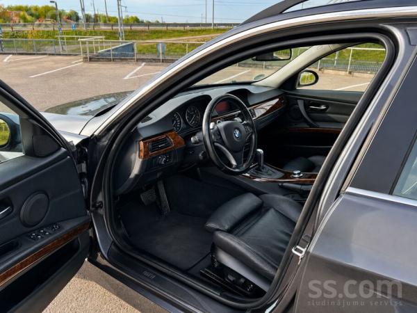 Grey BMW 335 2006 in Riga, with an engine capacity of 3.00 L and mileage of 283 thousand km for 6500 €, photo 9 on AUTOMOTO.COM.LV