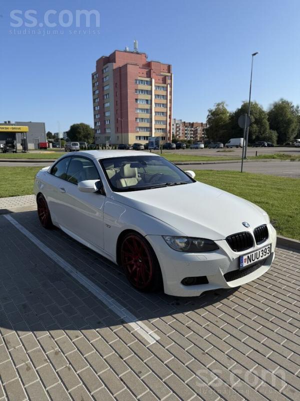 White BMW 335 2010 in Liepaja, with an engine capacity of 3.00 L and mileage of 169 thousand km for 8250 €, photo 6 on AUTOMOTO.COM.LV