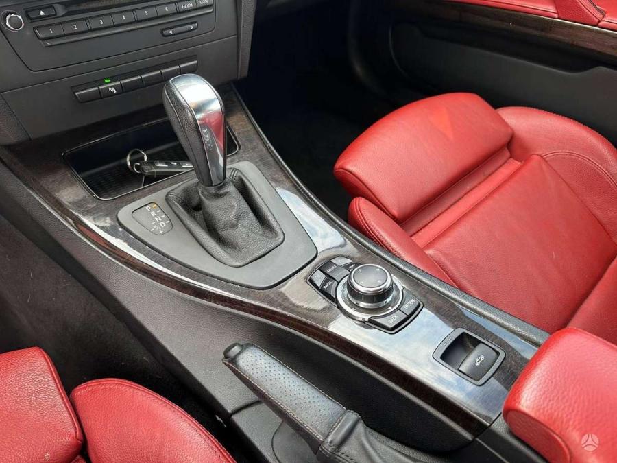 Белый БМВ 335 2011 в Вильнюс, объемом двигателя 2.98 л и пробегом 162 тыс. км за 6150 €, фото 22 на AUTOMOTO.COM.LV