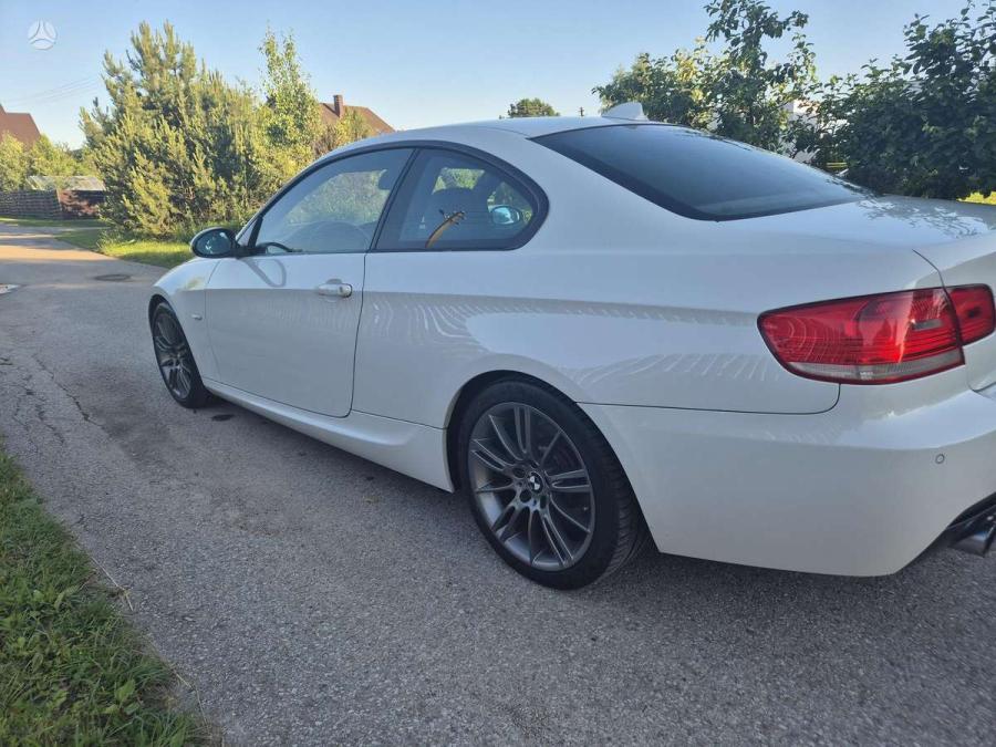 Balts BMW 335 2007 Kauņa, ar dzinēja tilpumu 2.99 L un nobraukumu 295 tūkst. km par 8750 €, foto 4 vietnē AUTOMOTO.COM.LV