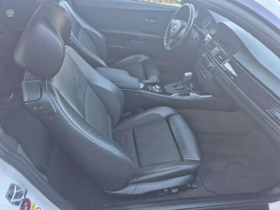Balts BMW 335 2007 Kauņa, ar dzinēja tilpumu 2.99 L un nobraukumu 295 tūkst. km par 8750 €, foto 19 vietnē AUTOMOTO.COM.LV