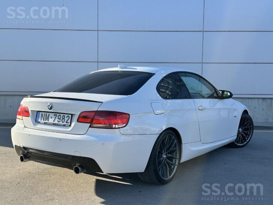 White BMW 335 2008 in Riga, with an engine capacity of 3.00 L and mileage of 282 thousand km for 12000 €, photo 5 on AUTOMOTO.COM.LV