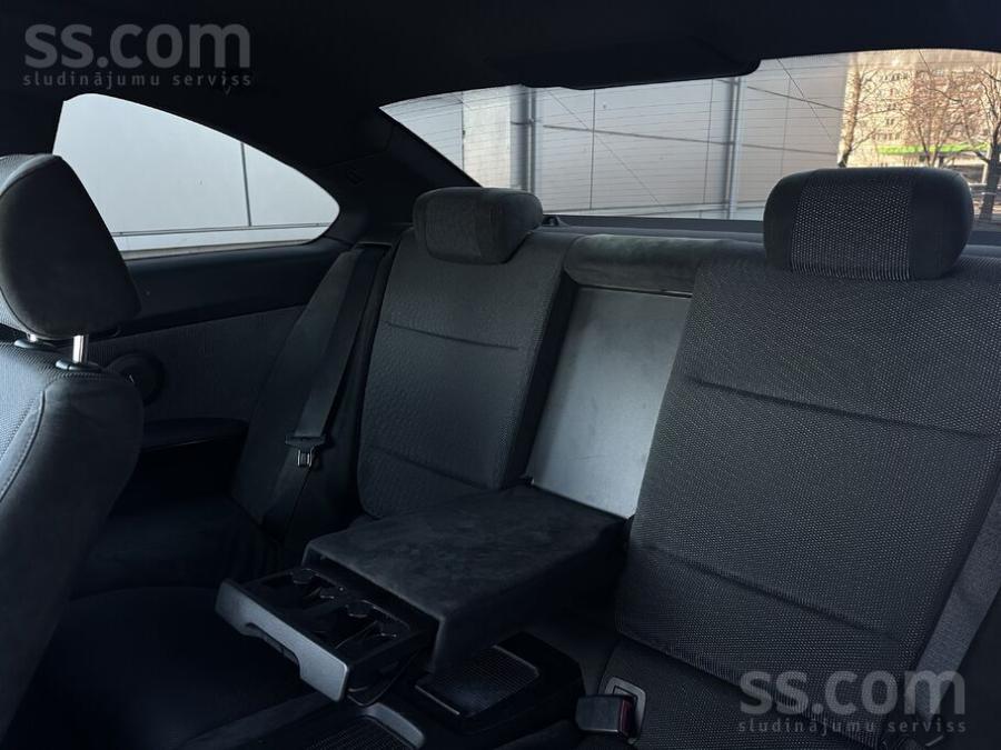 White BMW 335 2008 in Riga, with an engine capacity of 3.00 L and mileage of 282 thousand km for 12000 €, photo 10 on AUTOMOTO.COM.LV