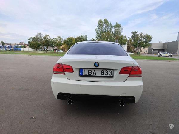 БМВ 335 2008 в Паневежис на AUTOMOTO.COM.LV Белый БМВ 335 2008 в Паневежис, объемом двигателя 2.98 л и пробегом 299 тыс. км за 9000 €, фото 7 на AUTOMOTO.COM.LV