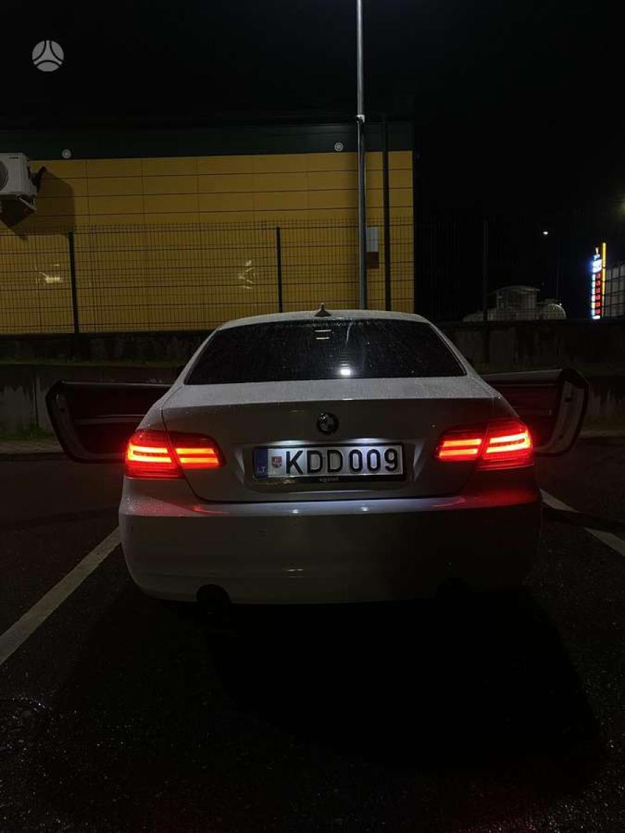 Белый БМВ 335 2010 в Вильнюс, объемом двигателя 2.98 л и пробегом 174 тыс. км за 10990 €, фото 6 на AUTOMOTO.COM.LV