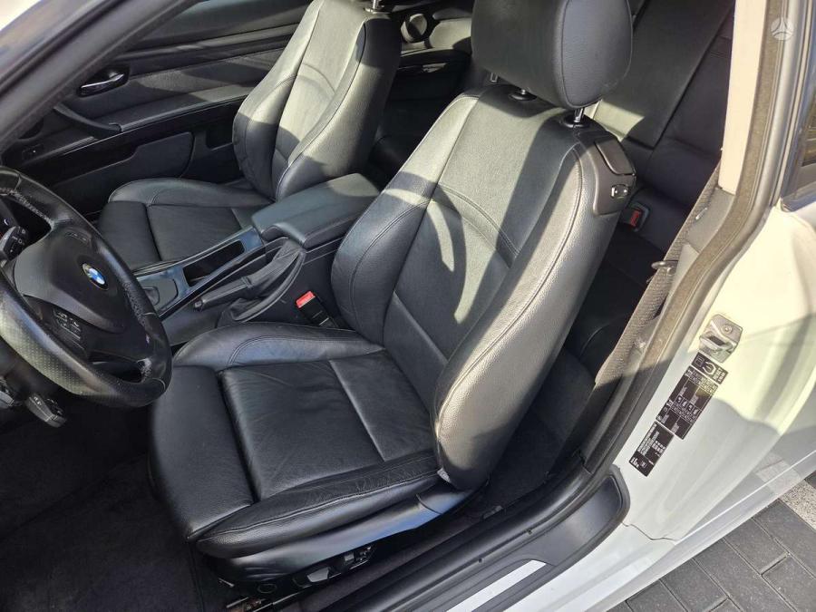 Balts BMW 335 2011 Viļņa, ar dzinēja tilpumu 3.00 L un nobraukumu 335 tūkst. km par 9200 €, foto 14 vietnē AUTOMOTO.COM.LV