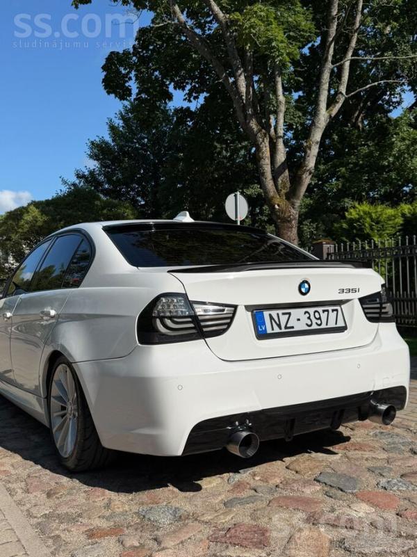 Balts BMW 335 2009 Liepāja, ar dzinēja tilpumu 3.00 L un nobraukumu 275 tūkst. km par 15500 €, foto 3 vietnē AUTOMOTO.COM.LV