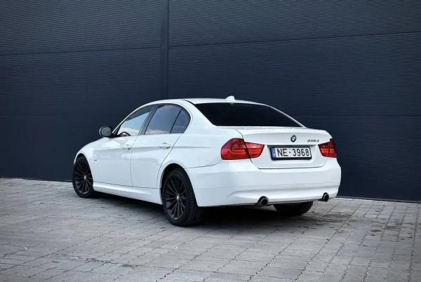 White BMW 335 2011 in Riga, with an engine capacity of 3.00 L and mileage of 227 thousand km for 8595 €, photo 3 on AUTOMOTO.COM.LV