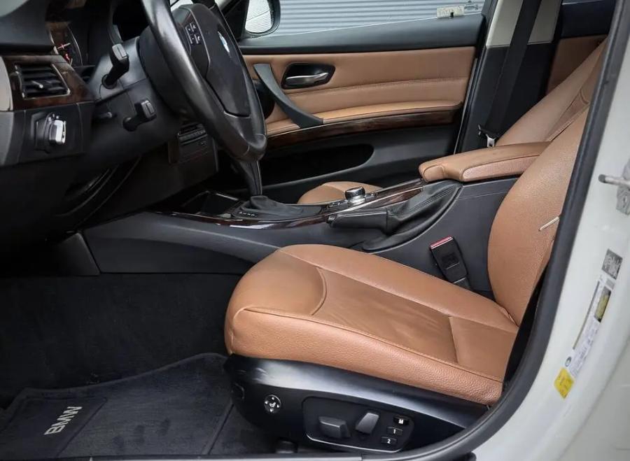 Balts BMW 335 2011 Rīga, ar dzinēja tilpumu 3.00 L un nobraukumu 227 tūkst. km par 8595 €, foto 12 vietnē AUTOMOTO.COM.LV