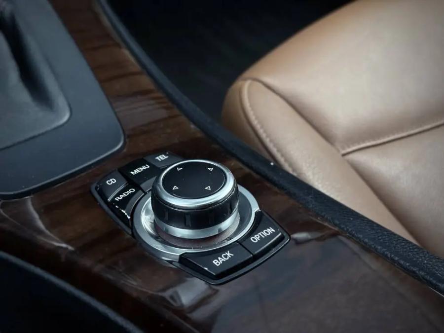 Balts BMW 335 2011 Rīga, ar dzinēja tilpumu 3.00 L un nobraukumu 227 tūkst. km par 8595 €, foto 18 vietnē AUTOMOTO.COM.LV