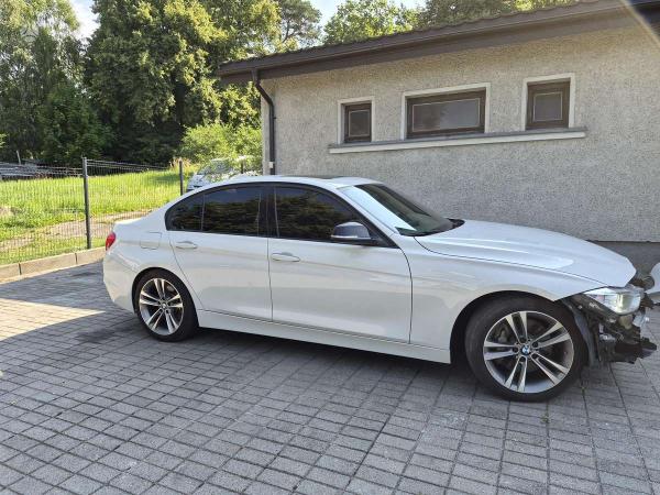 White BMW 335 2013 in Kaunas, with an engine capacity of 2.98 L and mileage of 218 thousand km for 8500 €, photo 2 on AUTOMOTO.COM.LV