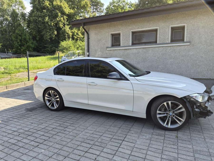 Balts BMW 335 2013 Kauņa, ar dzinēja tilpumu 2.98 L un nobraukumu 218 tūkst. km par 8500 €, foto 3 vietnē AUTOMOTO.COM.LV