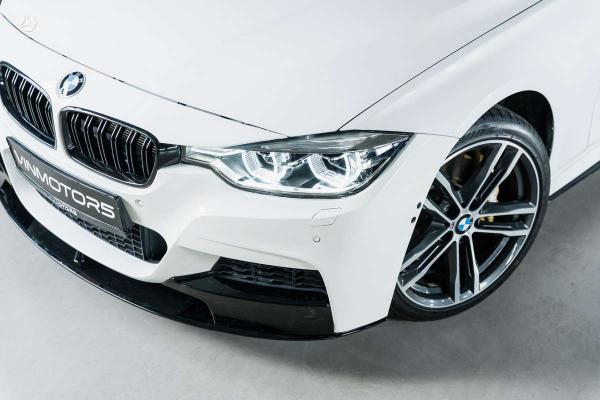 White BMW 335 2014 in Vilnius, with an engine capacity of 2.99 L and mileage of 136 thousand km for 18999 €, photo 7 on AUTOMOTO.COM.LV