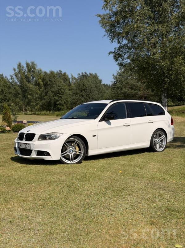 White BMW 335 2009 in Riga, with an engine capacity of 3.00 L and mileage of 270 thousand km for 12499 €, photo 3 on AUTOMOTO.COM.LV
