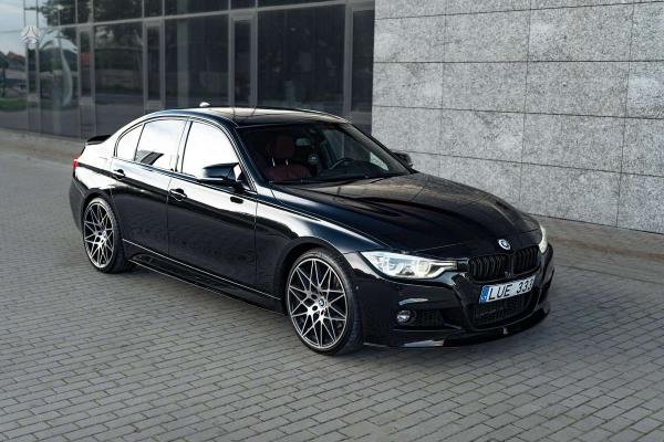 Black BMW 340 2017 in Klaipeda, with an engine capacity of 3.00 L and mileage of 149 thousand km for 23499 €, photo 3 on AUTOMOTO.COM.LV