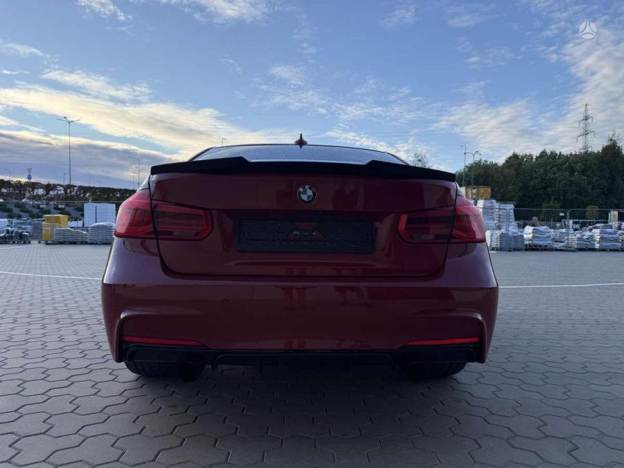Red BMW 340 2016 in Kaunas, with an engine capacity of 3.00 L and mileage of 128 thousand km for 22499 €, photo 7 on AUTOMOTO.COM.LV