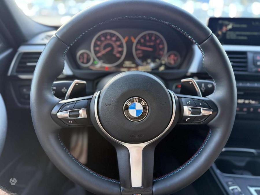 Red BMW 340 2016 in Kaunas, with an engine capacity of 3.00 L and mileage of 128 thousand km for 22499 €, photo 18 on AUTOMOTO.COM.LV