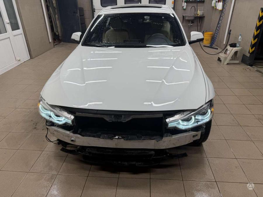 Balts BMW 340 2017 Klaipėda, ar dzinēja tilpumu 0.00 L un nobraukumu 180 tūkst. km par 14500 €, foto 1 vietnē AUTOMOTO.COM.LV