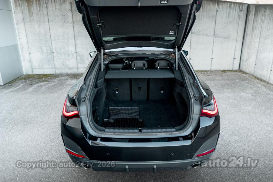 Black BMW 4 Series 2023 in Tartu, with an engine capacity of 3.00 L and mileage of 90 thousand km for 41900 €, photo 8 on AUTOMOTO.COM.LV