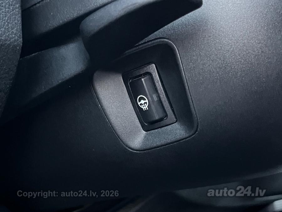 Grey BMW 4 Series 2015 in Tartu, with an engine capacity of 3.00 L and mileage of 251 thousand km for 14200 €, photo 13 on AUTOMOTO.COM.LV