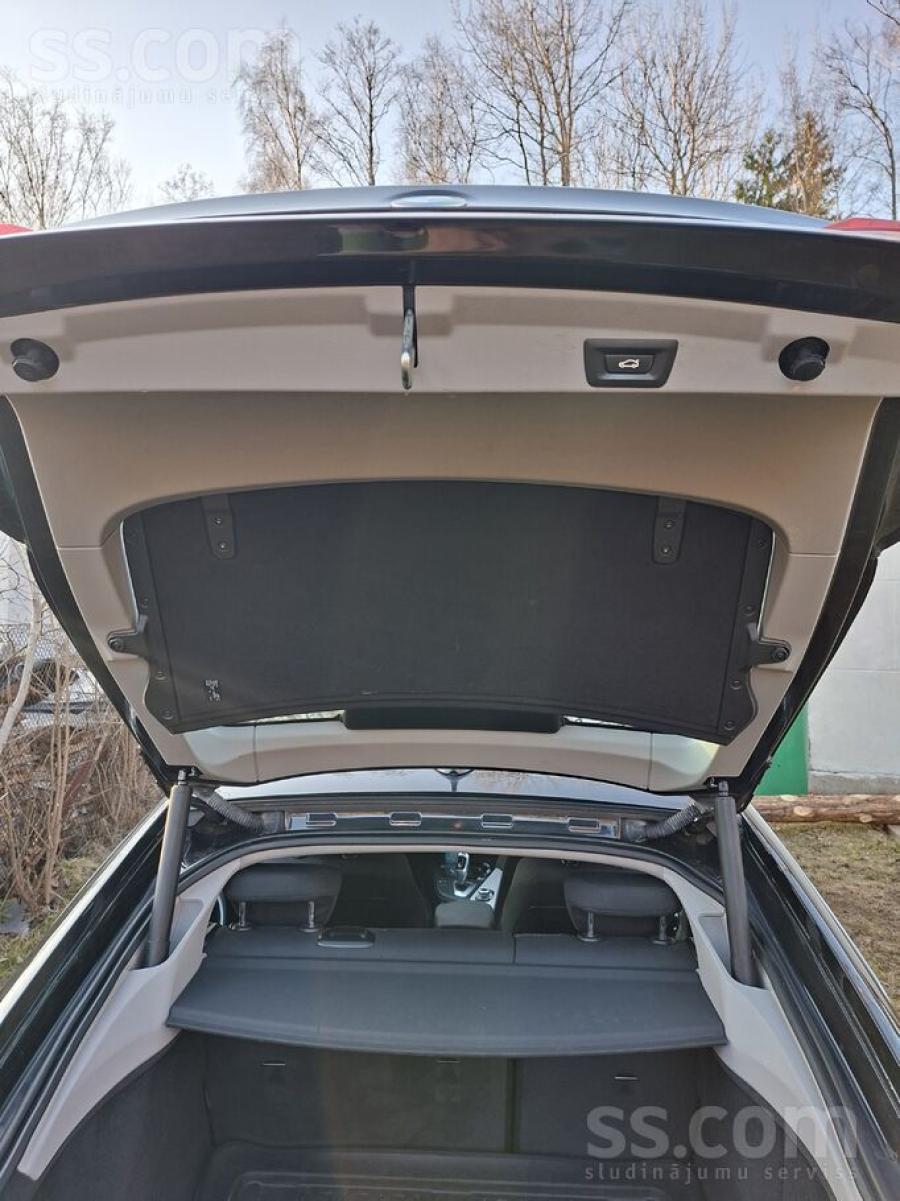 Black BMW 420 2017 in Riga, with an engine capacity of 2.00 L and mileage of 233 thousand km for 14300 €, photo 9 on AUTOMOTO.COM.LV