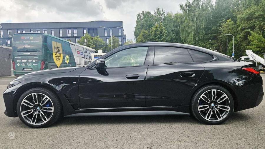 Black BMW 420 Gran Coupe 2022 in Vilnius, with an engine capacity of 2.00 L and mileage of 33 thousand km for 34000 €, photo 4 on AUTOMOTO.COM.LV