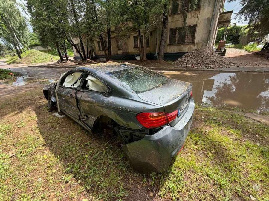 Pelēks BMW 420 2013 Kauņa, ar dzinēja tilpumu 2.00 L un nobraukumu 300 tūkst. km par 3500 €, foto 1 vietnē AUTOMOTO.COM.LV