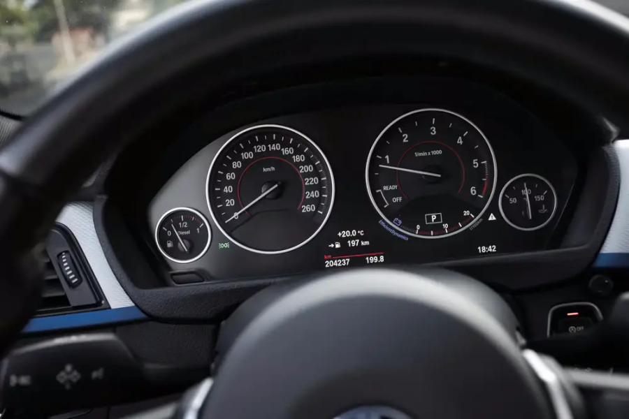 Pelēks BMW 425 2016 Jelgava, ar dzinēja tilpumu 2.00 L un nobraukumu 204 tūkst. km par 17900 €, foto 27 vietnē AUTOMOTO.COM.LV