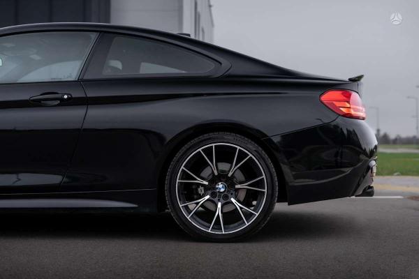 Black BMW 428 2015 in Kaunas, with an engine capacity of 2.00 L and mileage of 210 thousand km for 15800 €, photo 5 on AUTOMOTO.COM.LV