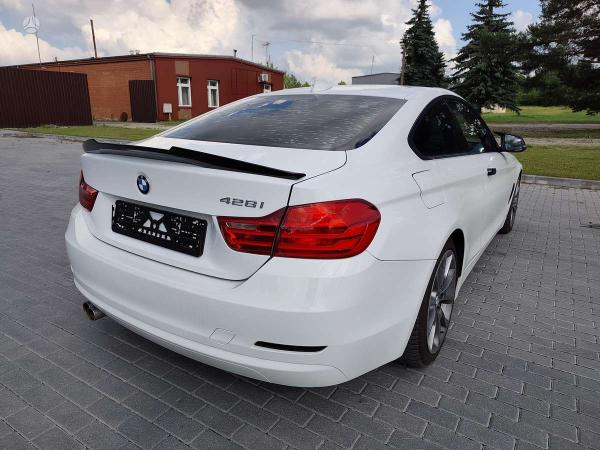 White BMW 428 2014 in Siauliai, with an engine capacity of 2.00 L and mileage of 322 thousand km for 7600 €, photo 4 on AUTOMOTO.COM.LV