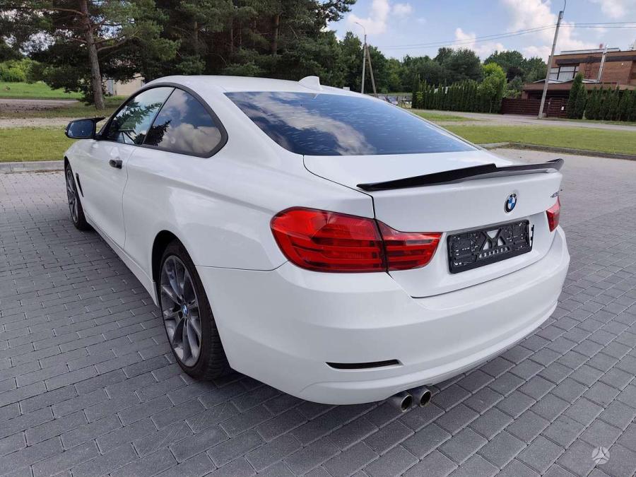 White BMW 428 2014 in Siauliai, with an engine capacity of 2.00 L and mileage of 322 thousand km for 7600 €, photo 7 on AUTOMOTO.COM.LV