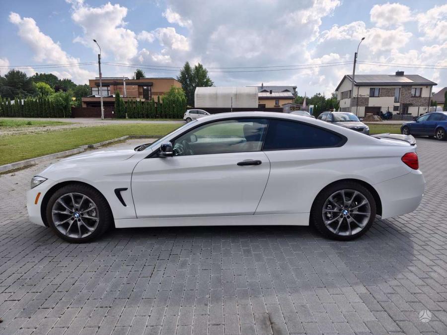 White BMW 428 2014 in Siauliai, with an engine capacity of 2.00 L and mileage of 322 thousand km for 7600 €, photo 9 on AUTOMOTO.COM.LV