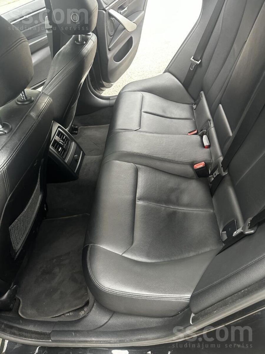 Black BMW 430 2016 in Riga, with an engine capacity of 3.00 L and mileage of 292 thousand km for 18000 €, photo 17 on AUTOMOTO.COM.LV
