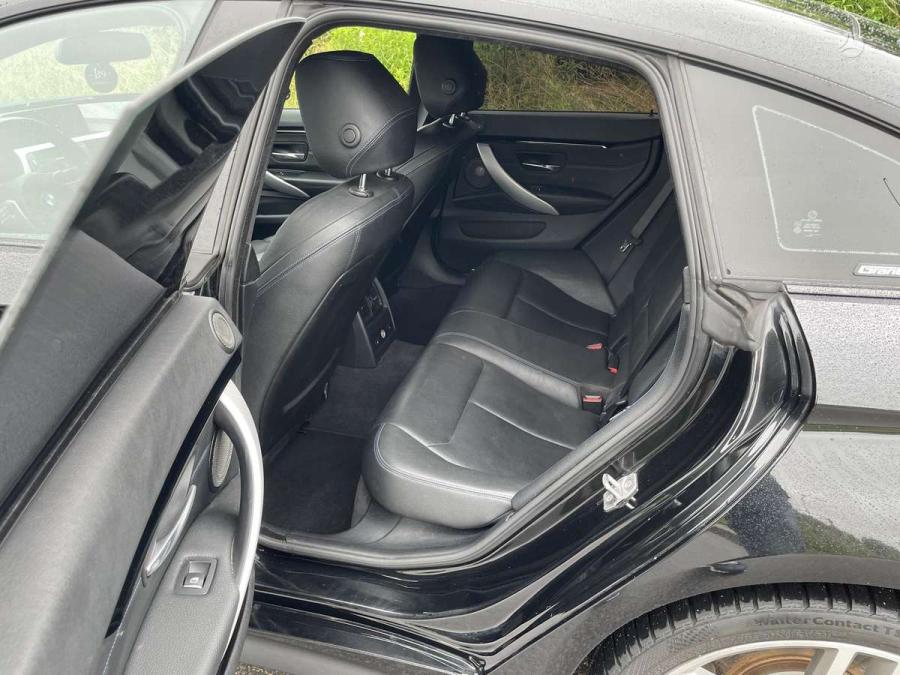 Black BMW 430 Gran Coupe 2019 in Vilnius, with an engine capacity of 2.00 L and mileage of 168 thousand km for 19300 €, photo 12 on AUTOMOTO.COM.LV