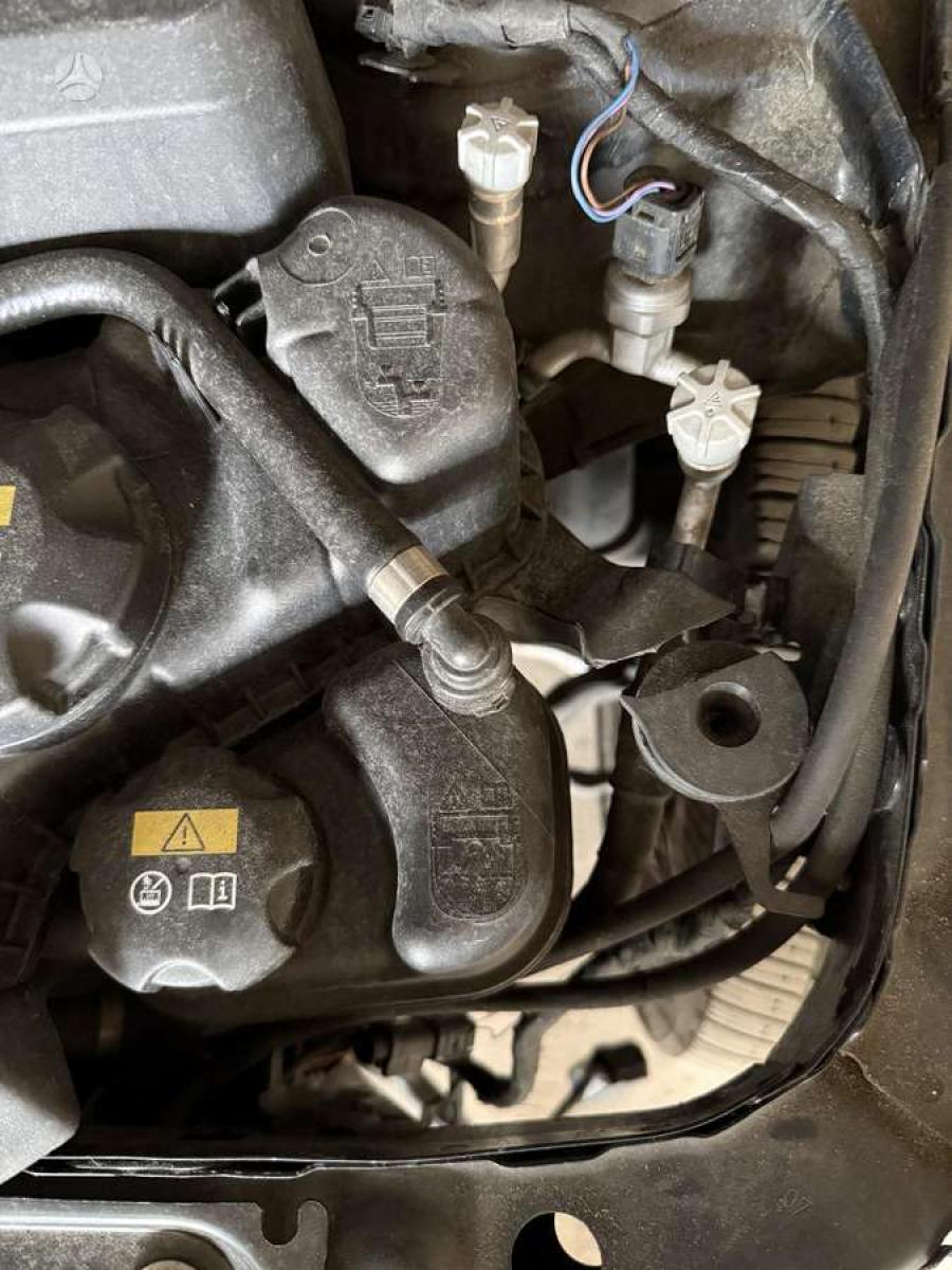 Blue BMW 430 Gran Coupe 2018 in Vilnius, with an engine capacity of 2.00 L and mileage of 105 thousand km for 13500 €, photo 32 on AUTOMOTO.COM.LV