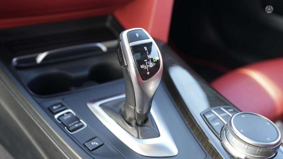 White BMW 430 Gran Coupe 2018 in Panevezys, with an engine capacity of 2.00 L and mileage of 171 thousand km for 15000 €, photo 7 on AUTOMOTO.COM.LV