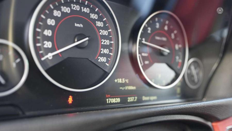 White BMW 430 Gran Coupe 2018 in Panevezys, with an engine capacity of 2.00 L and mileage of 171 thousand km for 15000 €, photo 13 on AUTOMOTO.COM.LV