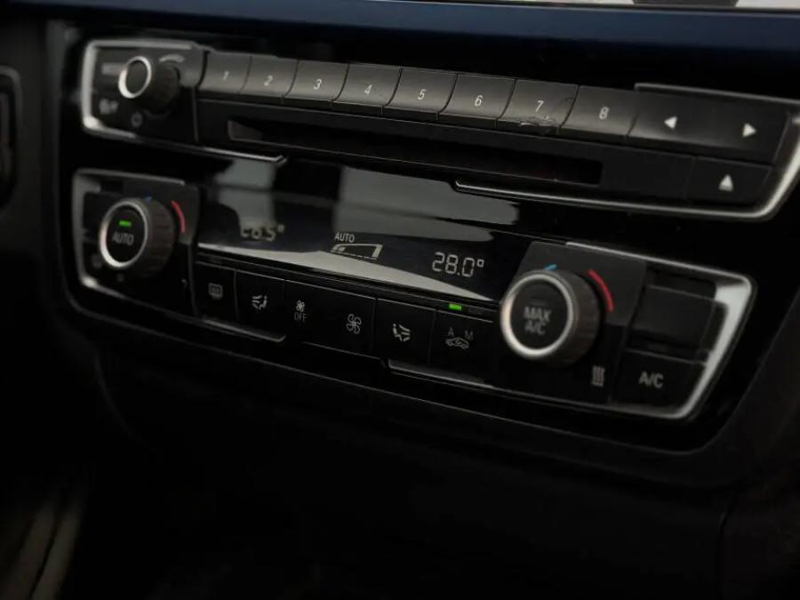 White BMW 430 2015 in Riga, with an engine capacity of 3.00 L and mileage of 207 thousand km for 16900 €, photo 15 on AUTOMOTO.COM.LV