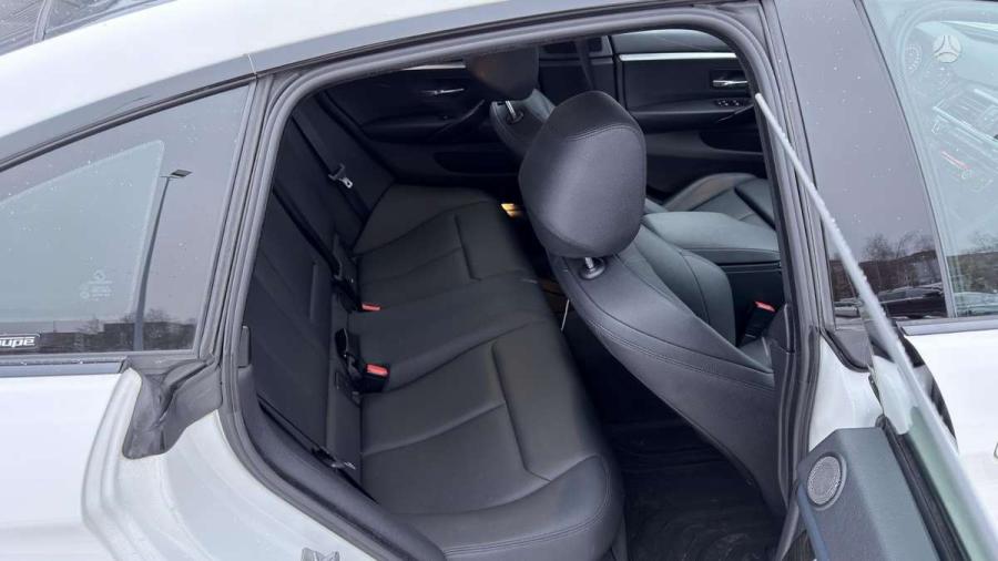 White BMW 435 Gran Coupe 2015 in Vilnius, with an engine capacity of 2.98 L and mileage of 149 thousand km for 16999 €, photo 15 on AUTOMOTO.COM.LV