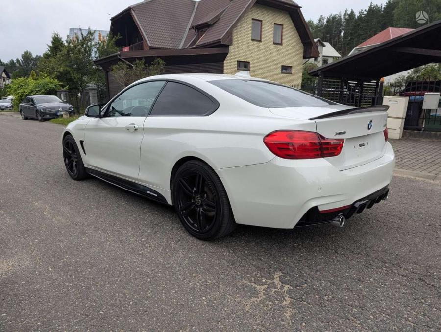 White BMW 435 2014 in Vilnius, with an engine capacity of 2.98 L and mileage of 221 thousand km for 11800 €, photo 9 on AUTOMOTO.COM.LV