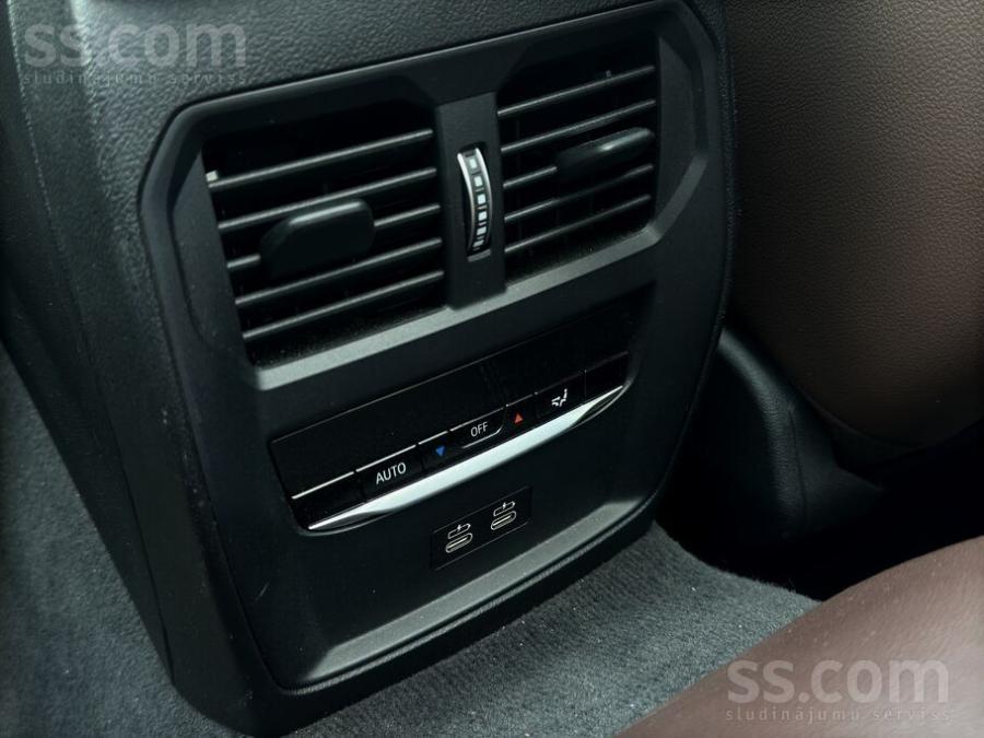 Black BMW 440 2021 in Riga, with an engine capacity of 3.00 L and mileage of 69 thousand km for 44200 €, photo 15 on AUTOMOTO.COM.LV