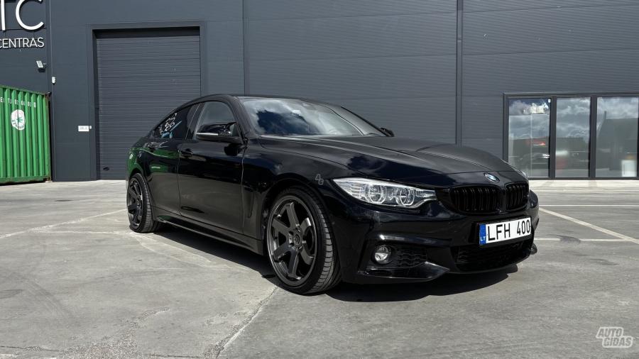 Black BMW 440 2017 in Klaipeda, with an engine capacity of 3.00 L and mileage of 160 thousand km for 23999 €, photo 3 on AUTOMOTO.COM.LV