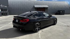 Black BMW 440 2017 in Klaipeda, with an engine capacity of 3.00 L and mileage of 160 thousand km for 23999 €, photo 5 on AUTOMOTO.COM.LV